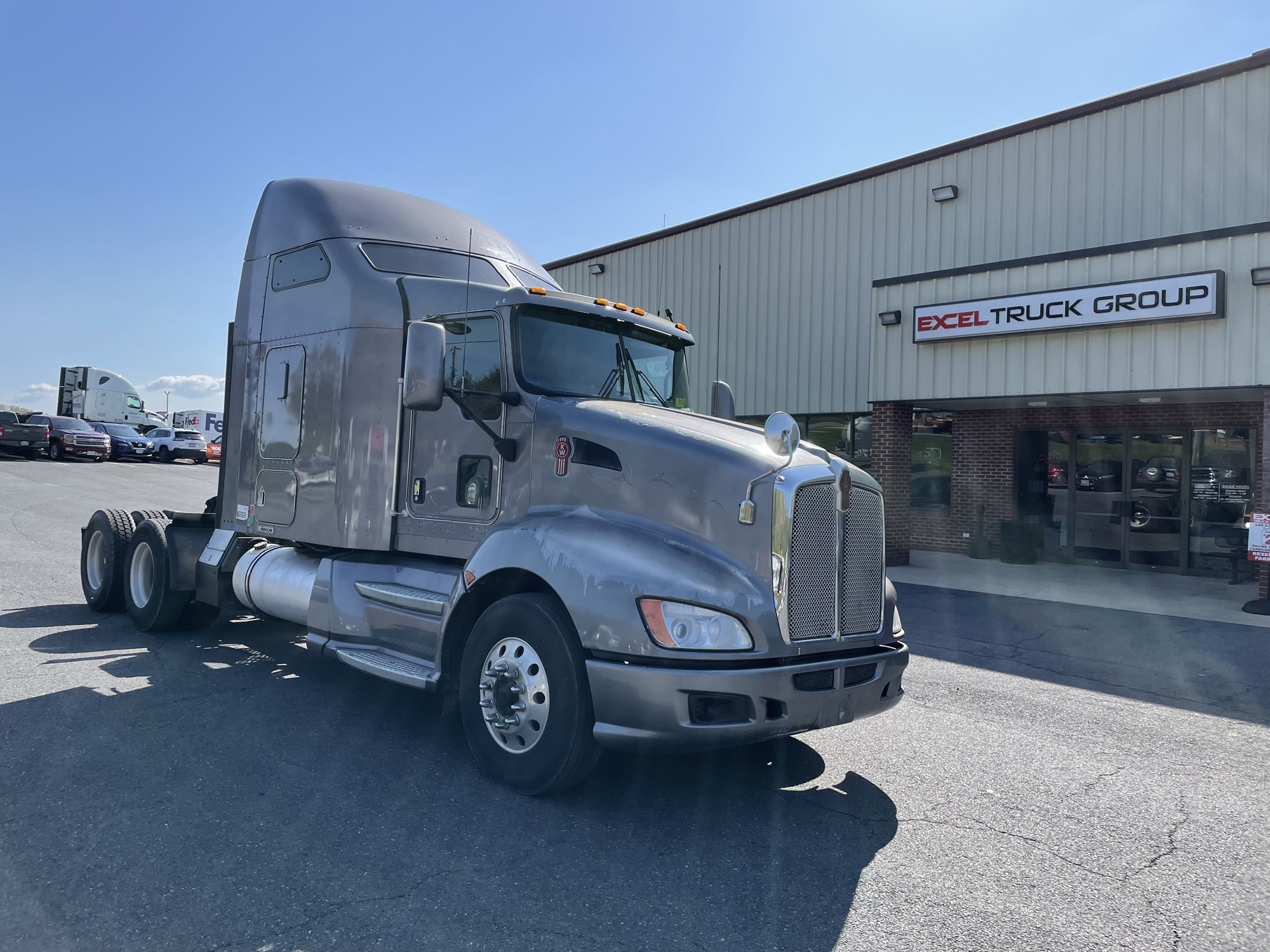 2022 Kenworth T660 Studio Sleeper