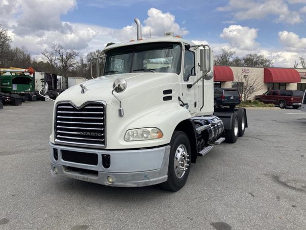 2006 MACK 700 - Excel Truck Group