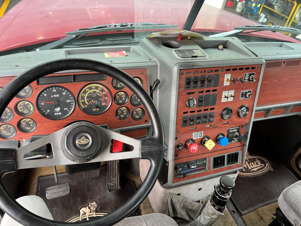 1998 MACK 700 - Excel Truck Group
