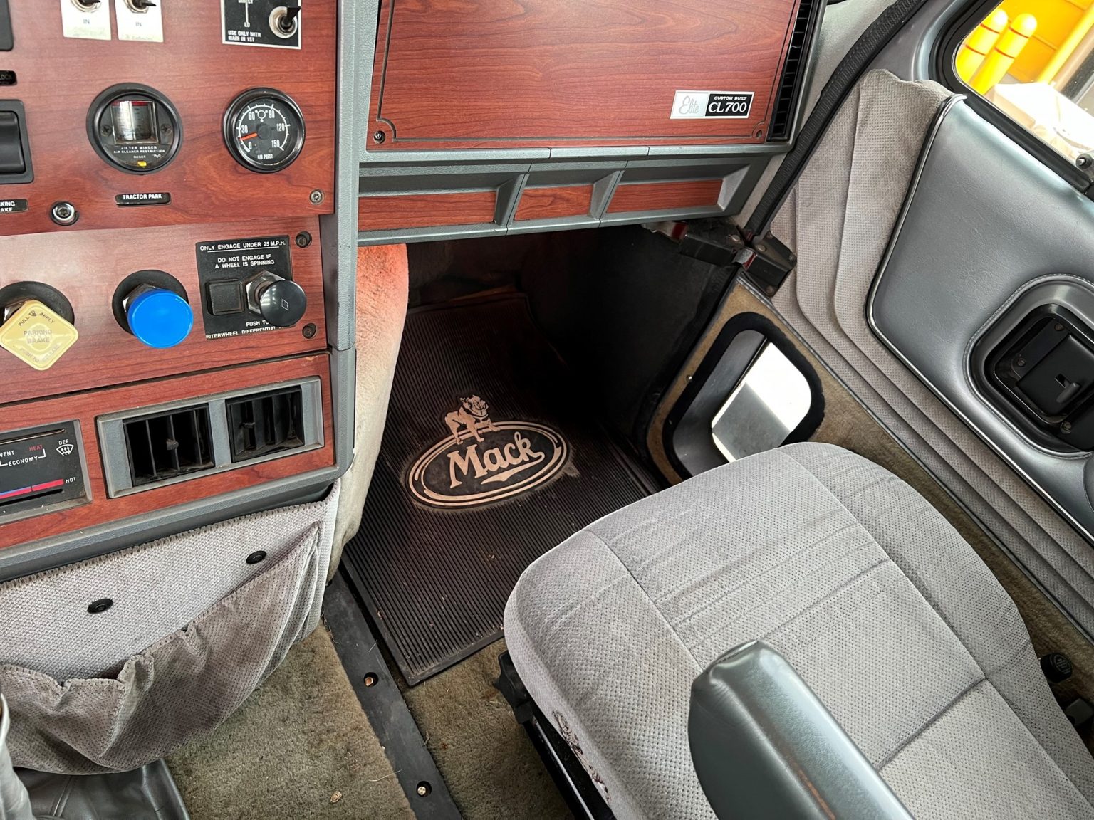 1998 MACK 700 - Excel Truck Group