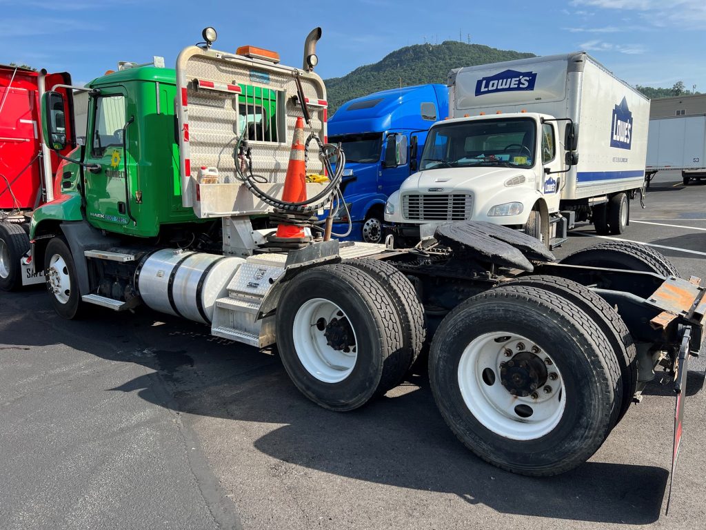 2011 Mack CXU613 - Excel Truck Group