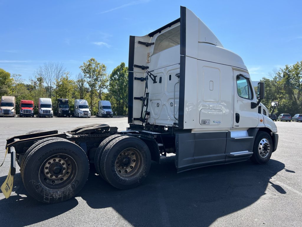 2018 Freightliner CA113 Cascadia - Excel Truck Group