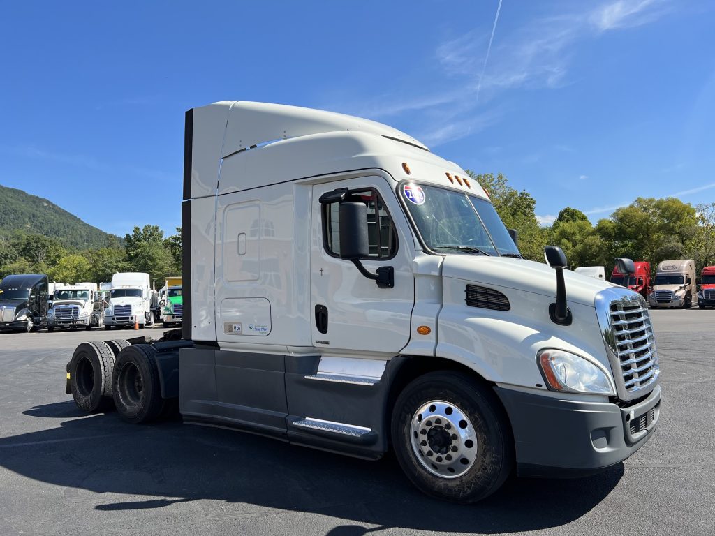 2018 Freightliner CA113 Cascadia - Excel Truck Group