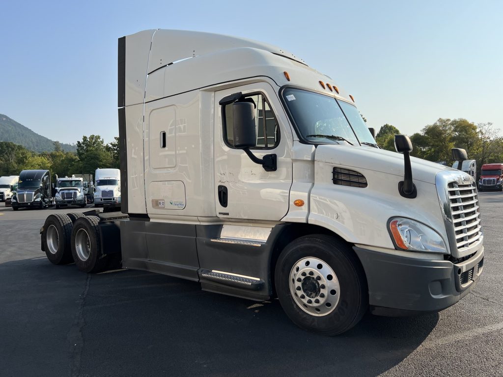 2018 Freightliner CA113 Cascadia - Excel Truck Group