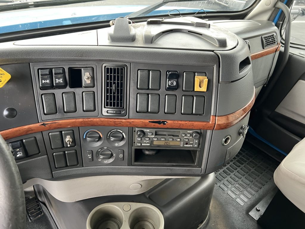 2006 Volvo VHD - Excel Truck Group