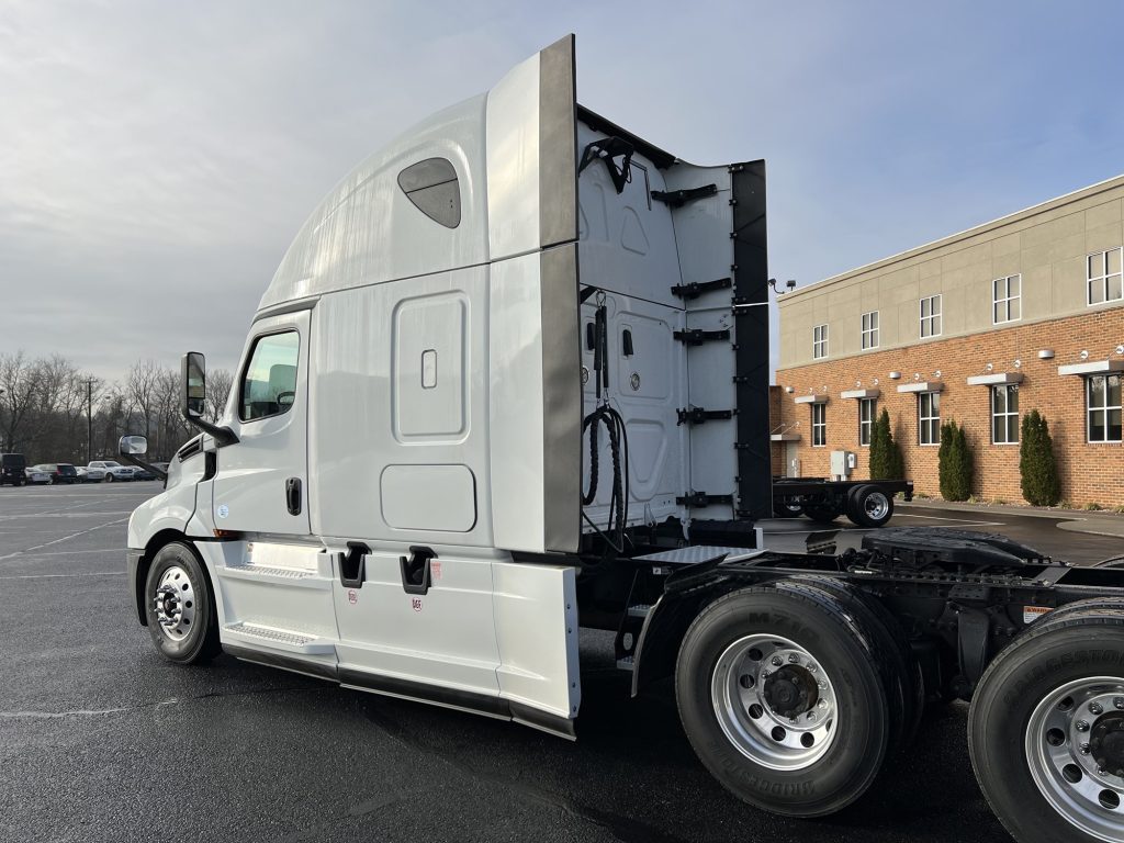 2018 Freightliner Cascadia 126 - Excel Truck Group