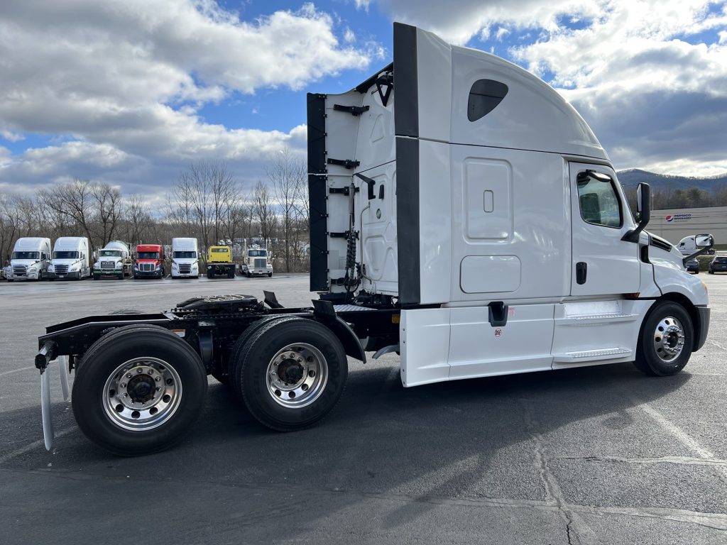 2018 Freightliner Cascadia 126 - Excel Truck Group