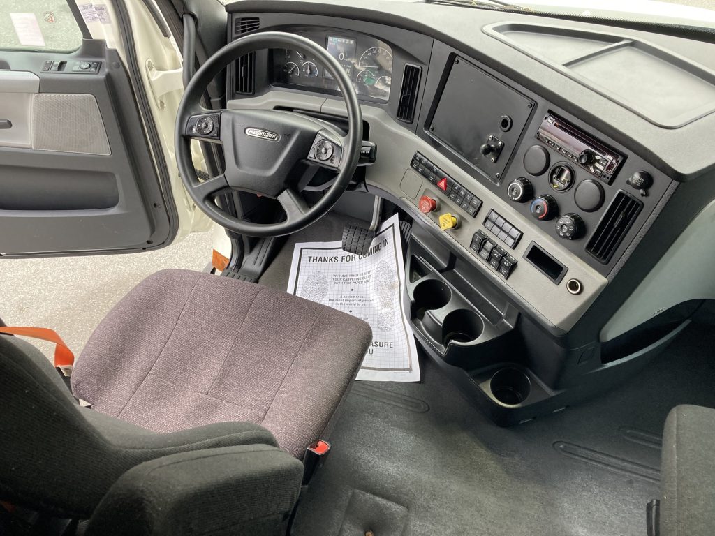 2019 Freightliner Cascadia Interior