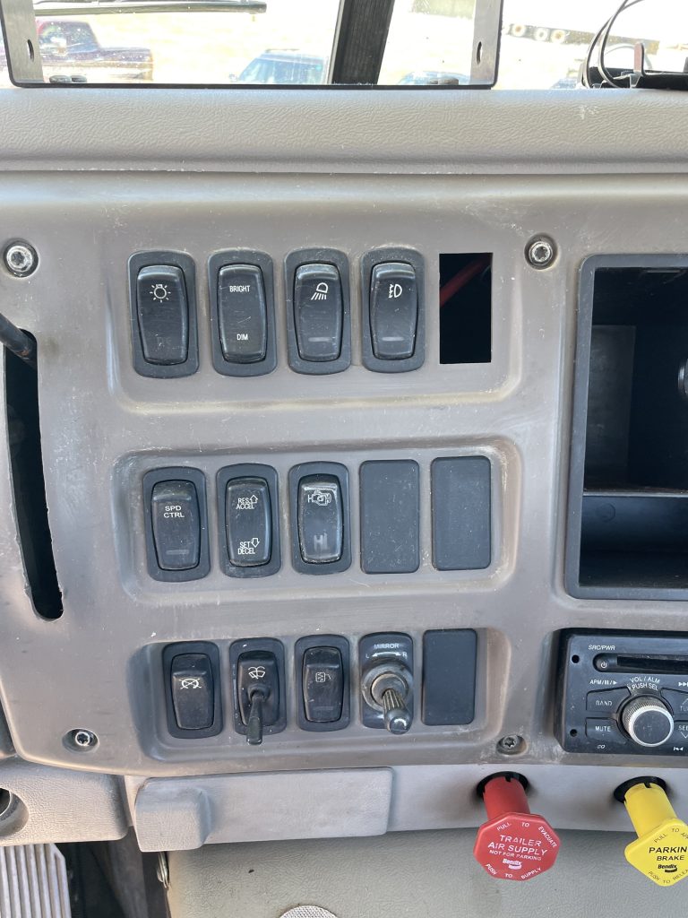 2005 Mack CHN613 - Excel Truck Group