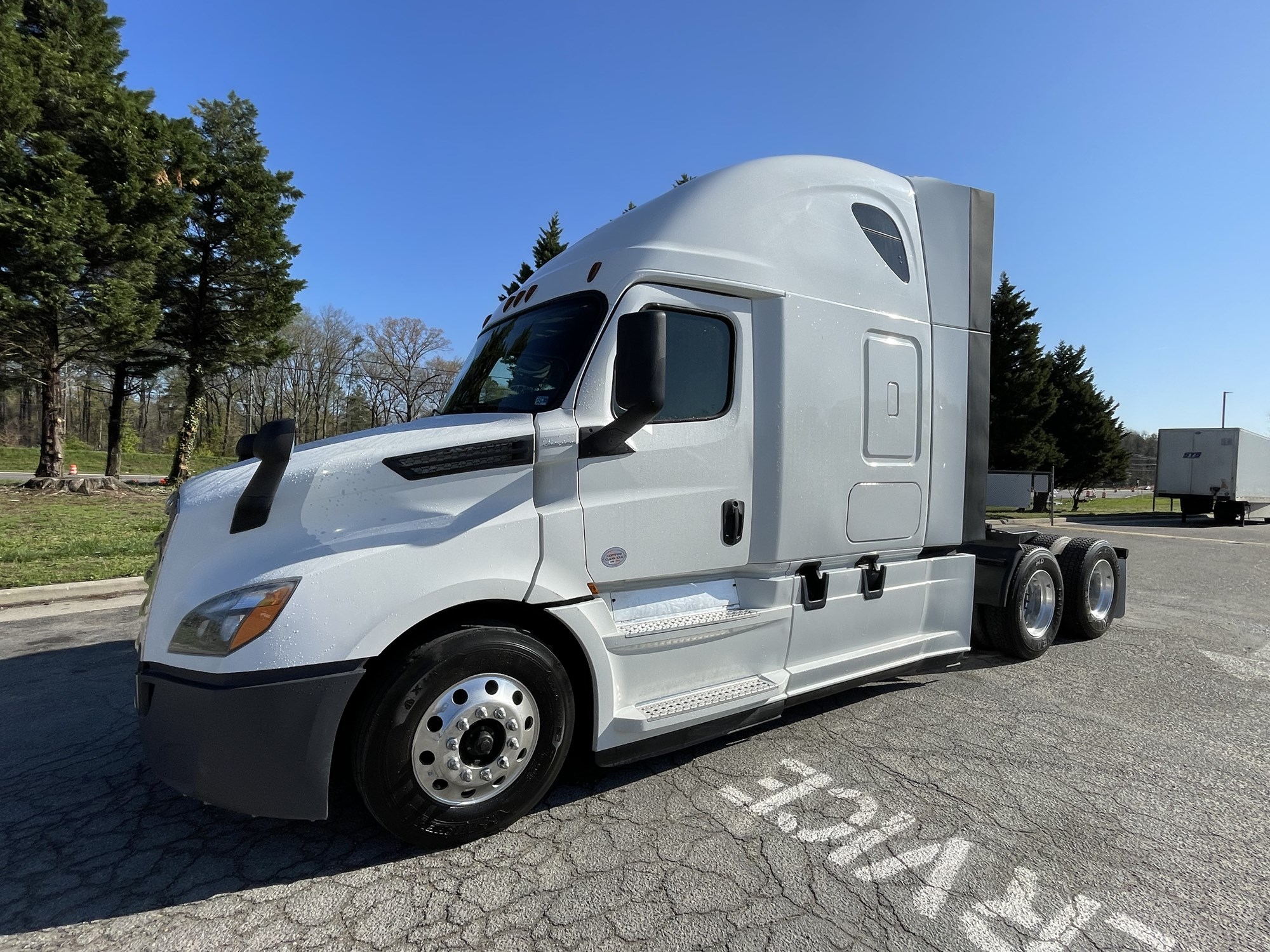 Freightliner Cascadia Evolution White
